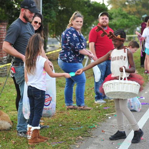 Santa arrives in Walker, rides in parade | Livingston/Tangipahoa ...