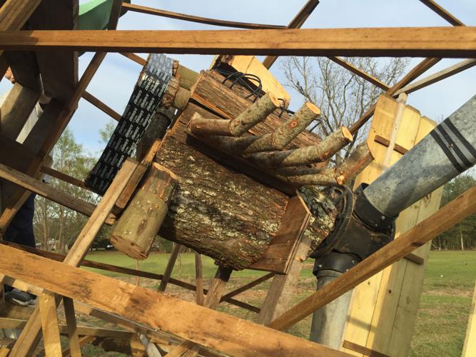 Family pays tribute to Cajun Navy with 27-foot bonfire structure ...