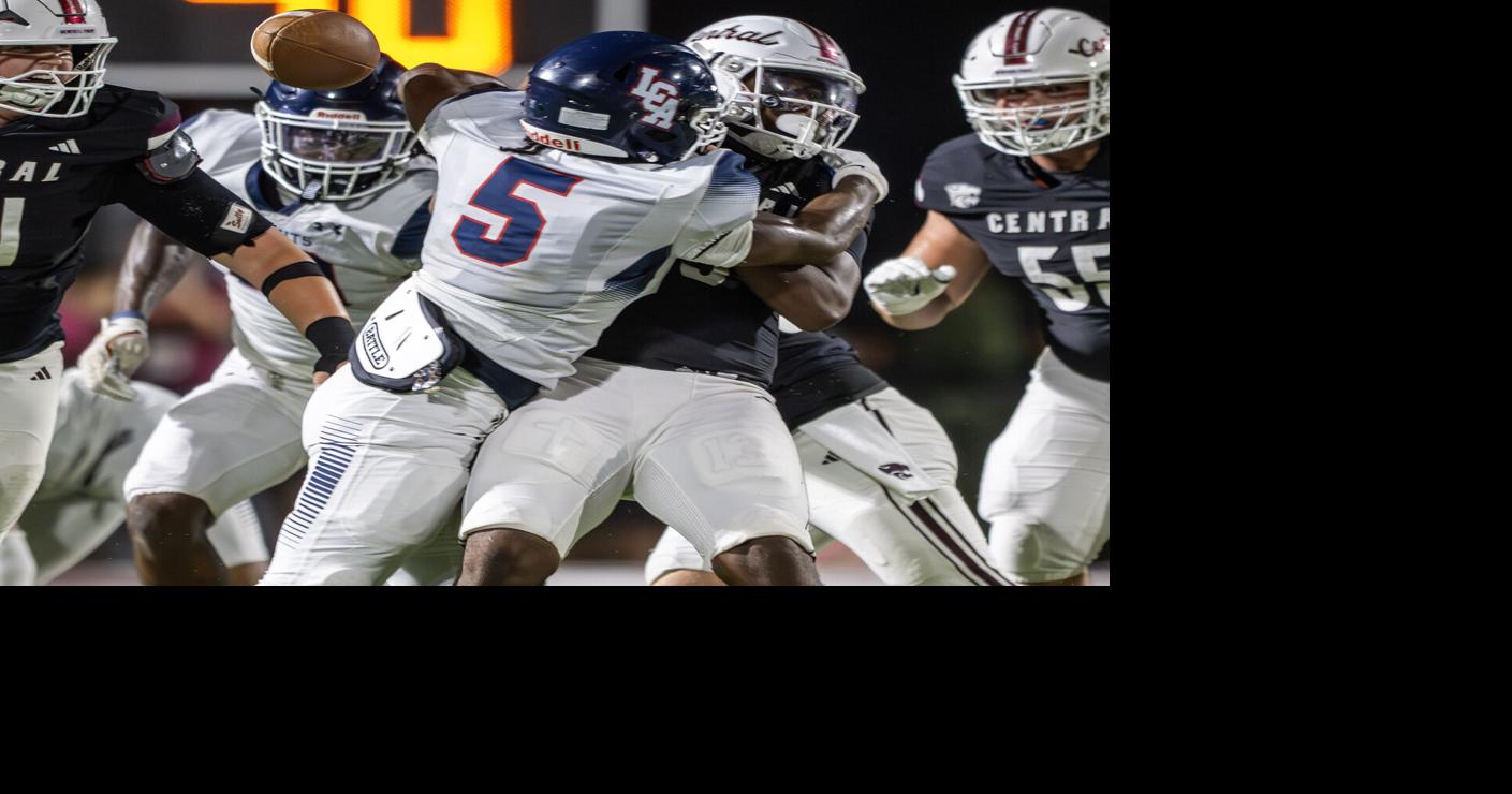 Photos: Lafayette Christian out muscles Central | Baton Rouge ...