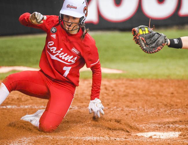 Kandra Lamb's pitching helps Cajuns stay undefeated early on | UL Ragin ...