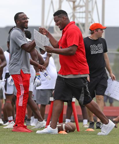 Former NFL and Gonzales football player Shawn Nelson hosts summer ...