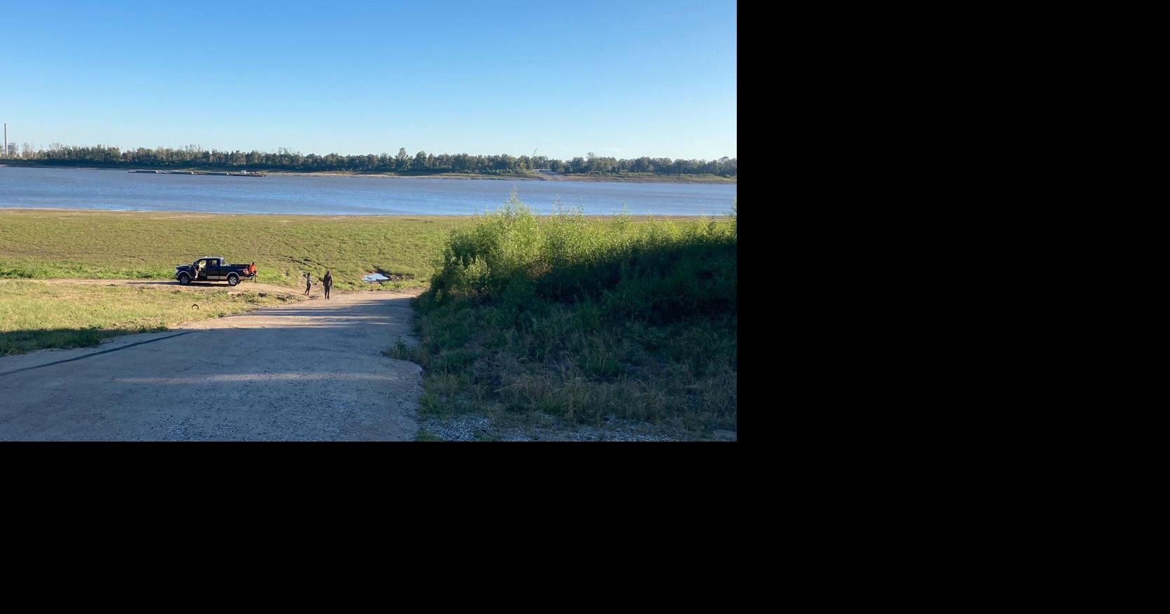 Low water levels in Mississippi River force closure of public boat ...