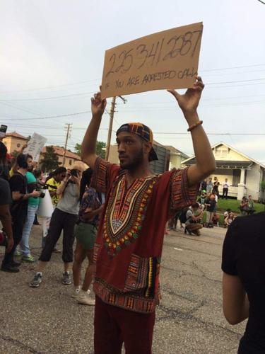 Alton Sterling protest intensifies as big crowd gathers near Baton ...
