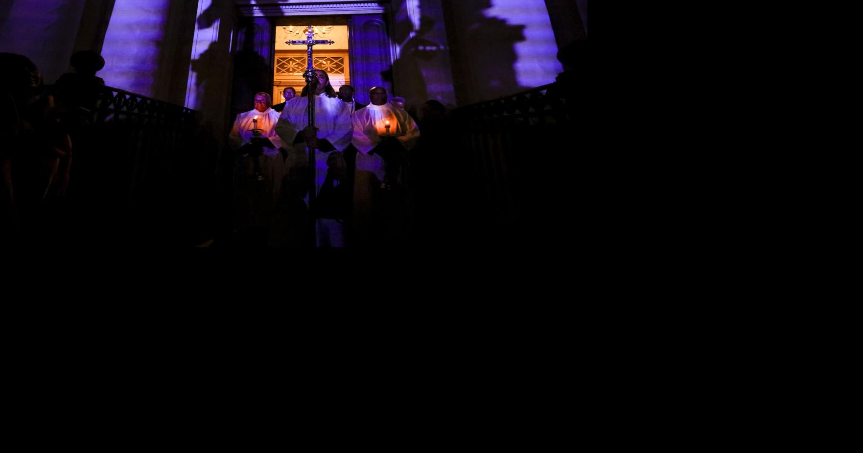 NO.caroling.122324.102.jpg | | theadvocate.com