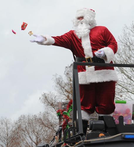 Dark clouds, rain can't stop Walker Christmas parade from rolling ...