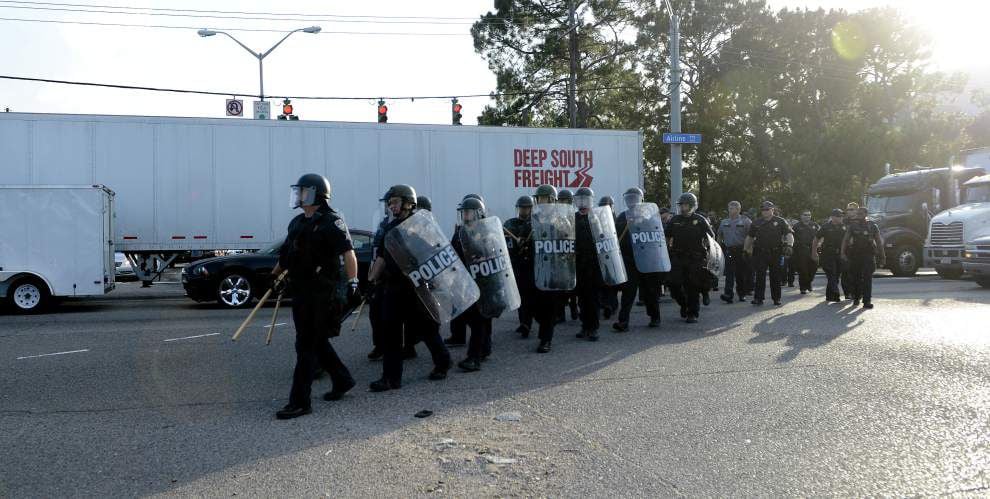See photos, video as Baton Rouge police officer draws gun, tensions ...