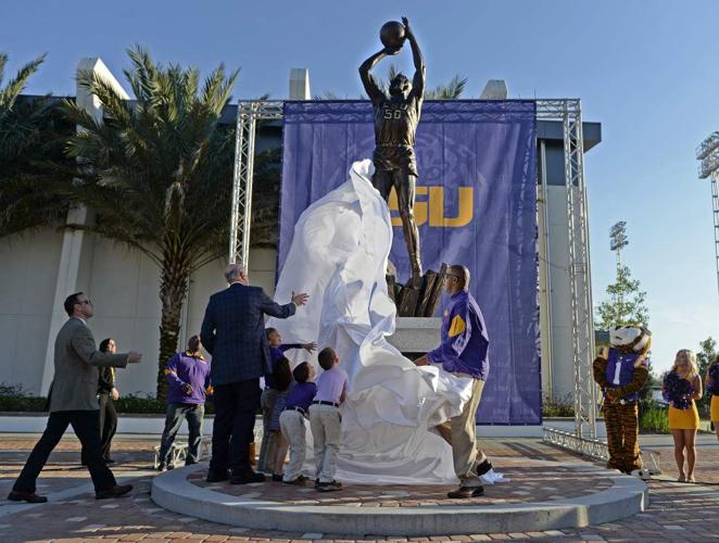 Rabalais: LSU keeps from giving game away on day legend Bob Pettit gets ...