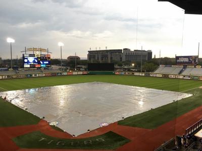 LSU-Alabama baseball game in a lightning delay; no start time announced ...