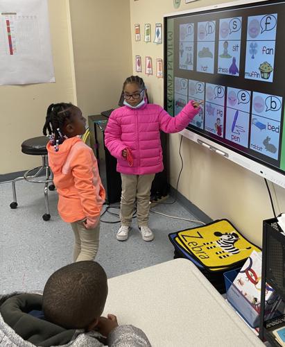 Kindergarten students in kindergarten reading class at Clinton ...