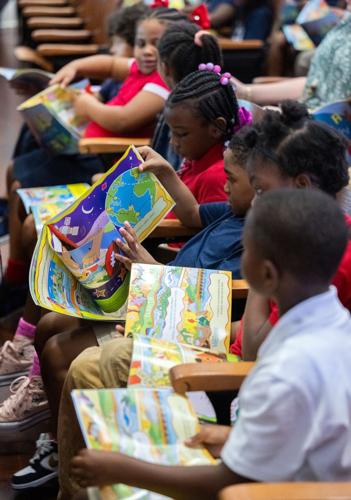 Malcolm Mitchell reads to kids at Baranco Elementary | Education ...