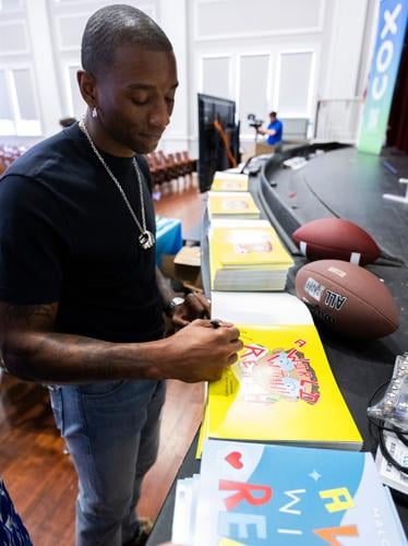 Malcolm Mitchell reads to kids at Baranco Elementary | Education ...