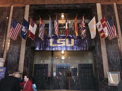 Louisiana State Capitol celebrates LSU Day with lights | Entertainment ...