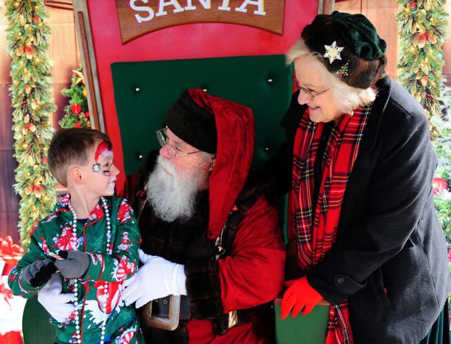 Walker kicks off holiday season with Christmas party in the park ...