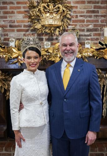 Queen Evangeline LXXXV, Queen of Carnival, Mary Elise Quoyeser, brings ...