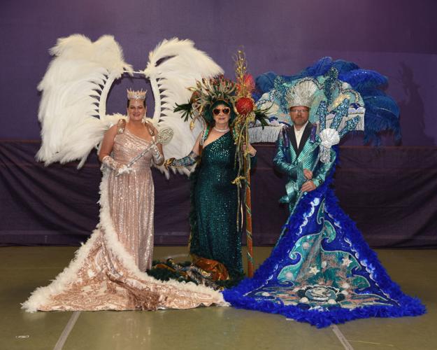 Krewe Laissez Les Bon Temps Rouler holds ball as The Titans of Green ...