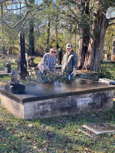 East Feliciana Parish 4-H Junior Leaders clean Clinton Confederate ...
