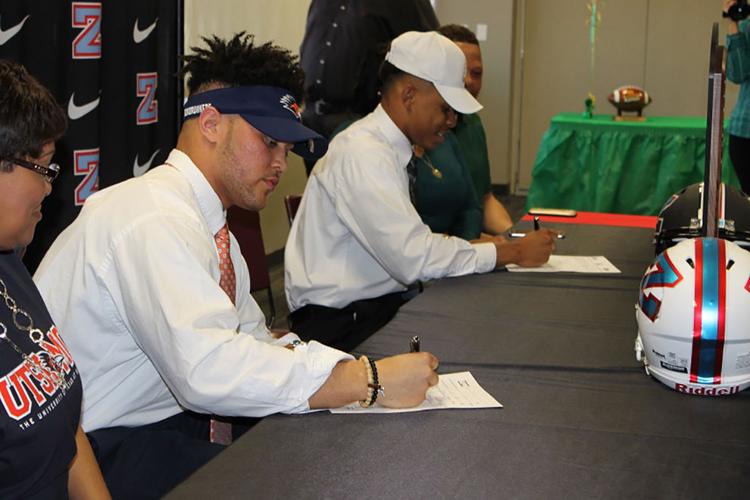 Two Zachary football players sign letters of intent | Zachary ...