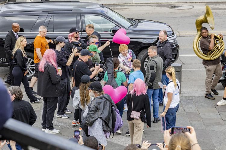 Ed Sheeran debuts 'Azizam' with surprise New Orleans parade ...