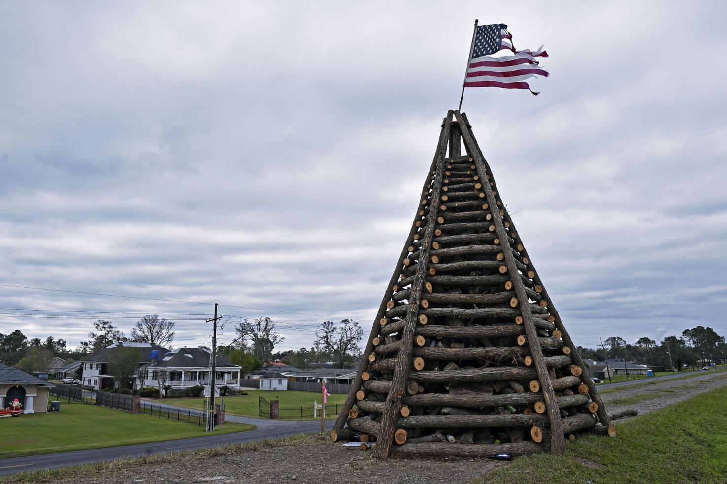 Photos, video: Bonfires — including a giant crab — are ready to greet ...