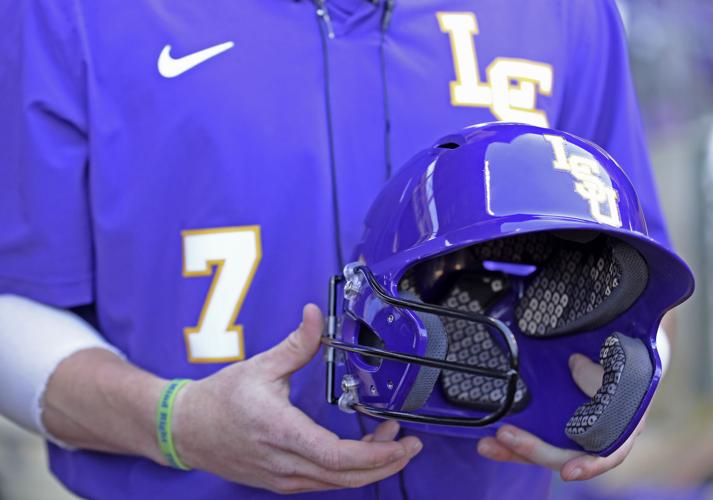 LSU junior Greg Deichmann cleared to return less than a week after ...