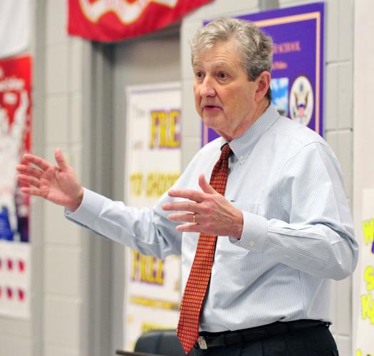 Senator Kennedy gives Denham Springs High students a primer on federal ...