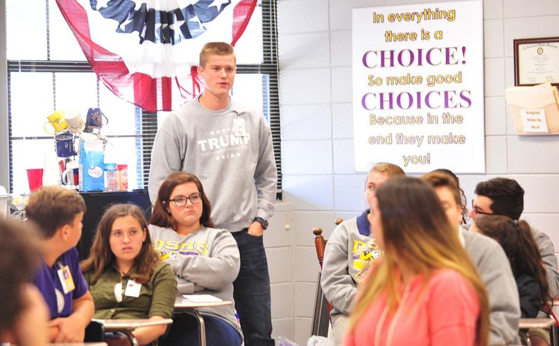 Senator Kennedy gives Denham Springs High students a primer on federal ...