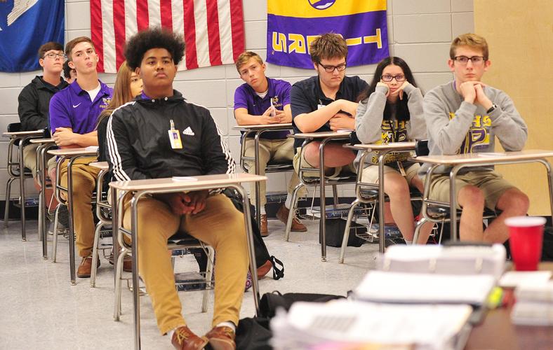 Senator Kennedy gives Denham Springs High students a primer on federal ...