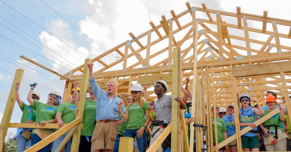 Turning blue jeans green: Sheryl Crow creates insulation for Katrina ...