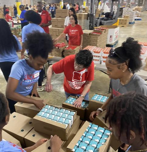 Zachary High School girls basketball team volunteers at the Greater ...