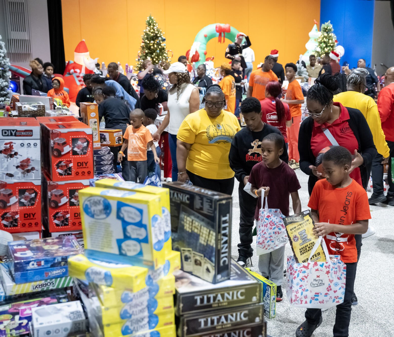 Photos: Children receive the joy of Christmas with annual Baton Rouge ...