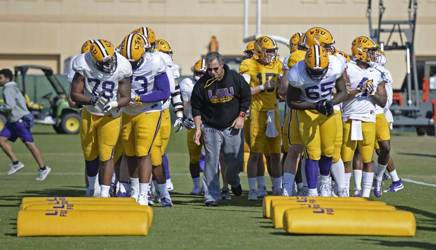 'Fever pitch': LSU strength coach Tommy Moffitt uses folding chairs ...