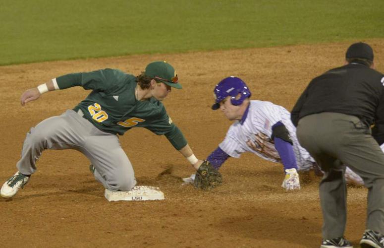 Jake Fraley’s two-run triple propels LSU to 9-8 win over Southeastern ...