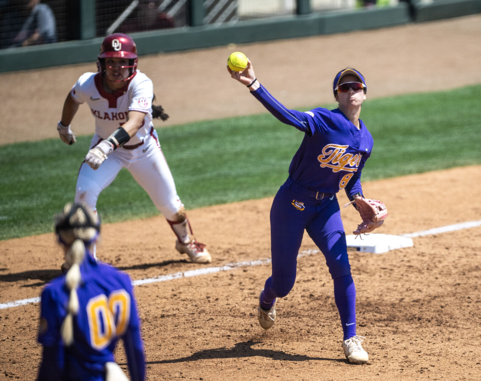 Photo: LSU Softball stuns Oklahoma to set up rubber match | Sports ...
