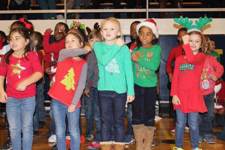 Sacred Heart of Jesus celebrates with tree decorating, fashion | News ...