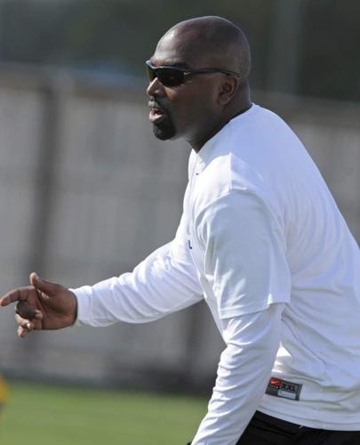 LSU freshmen receivers progressing, learning offense, Henry says | LSU ...