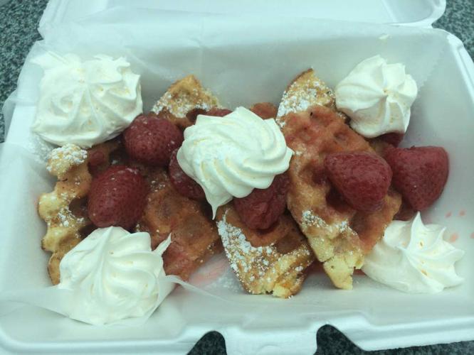 Review: Zibitz offers extreme waffle sandwich selections ...