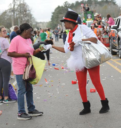 Dark clouds, rain can't stop Walker Christmas parade from rolling ...