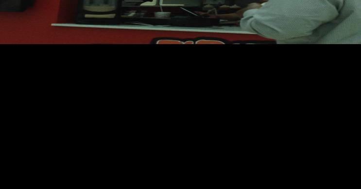 Review: Zibitz offers extreme waffle sandwich selections ...