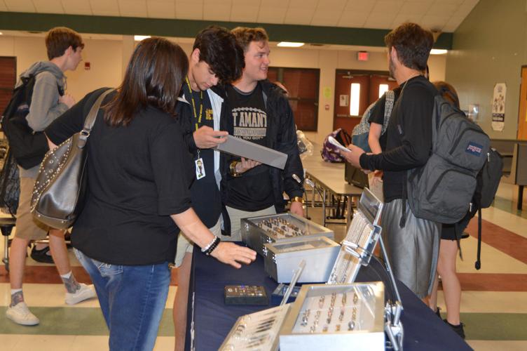 St. Amant High juniors get fitted for class rings during Jostens Night ...