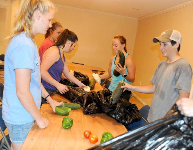 Students donate food harvested from garden | Zachary | theadvocate.com