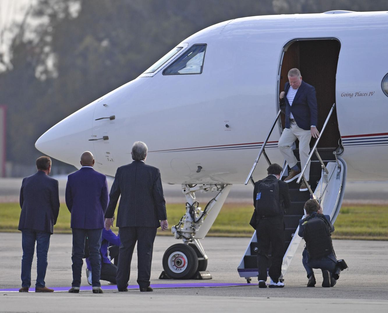 Brian Kelly's LSU contract: Six-figure bonuses, two cars, $1.2 million ...