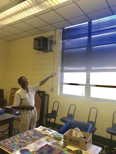 Standing on the shoulders of a giant, Randell Henry creates his art in ...