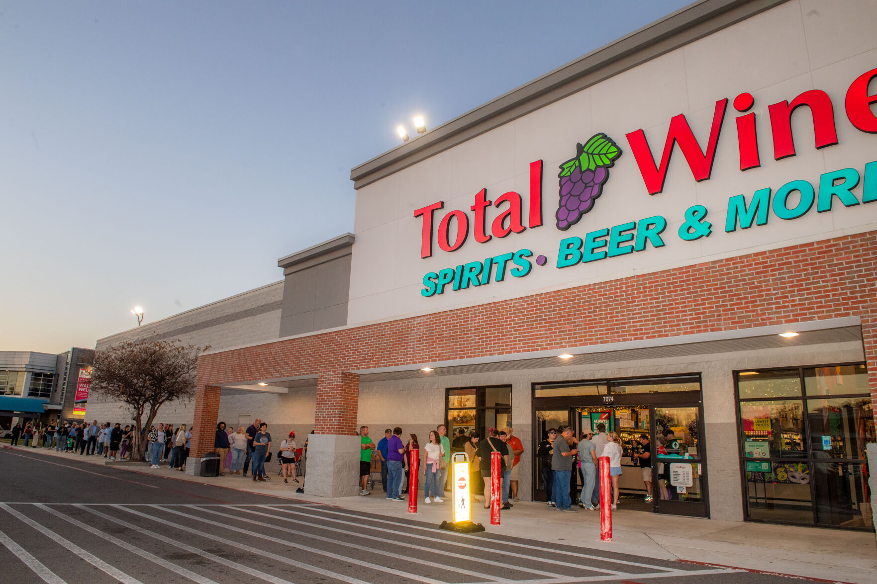Celebrity chef Guy Fieri visits Total Wine in Baton Rouge | Food ...
