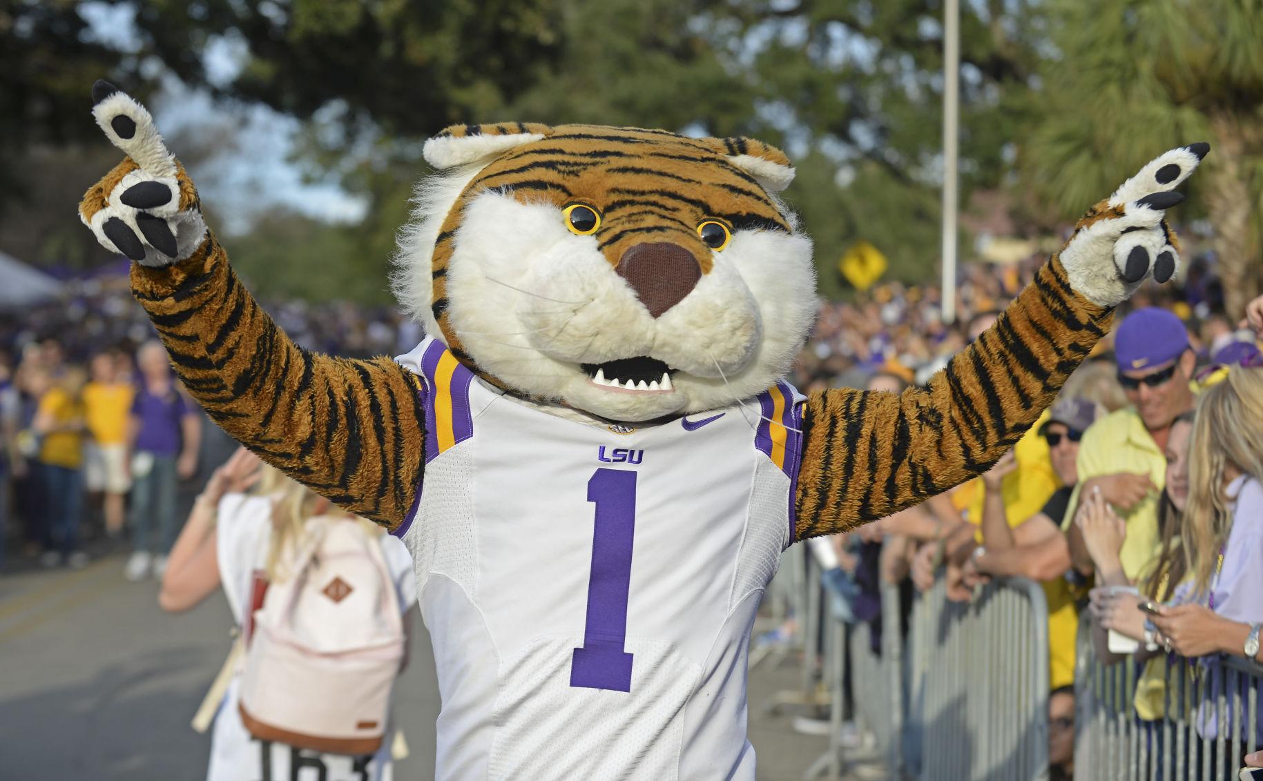 Hugs, high-fives, selfies: Watch behind-the-scenes video of Mike the ...