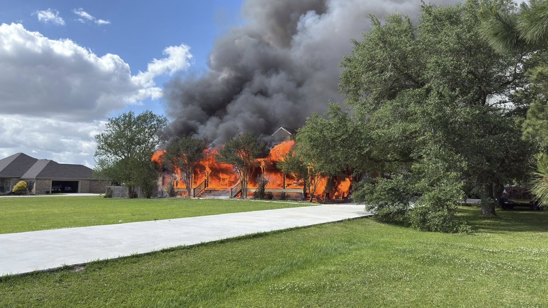 Multiple fire units respond to Lafayette Parish house fire | News ...