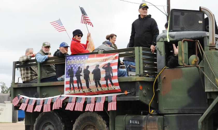 100-year-old Navy veteran rides as grand marshal in Walker's annual ...