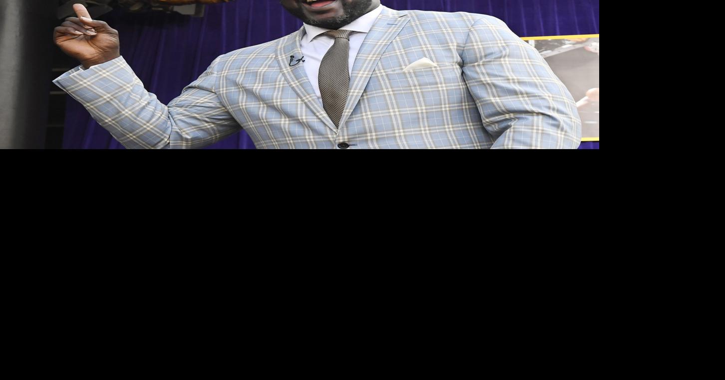 Shaq's iconic dunks immortalized outside Lakers arena with massively ...