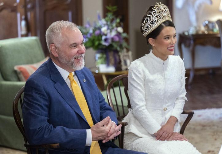 Queen Evangeline LXXXV, Queen of Carnival, Mary Elise Quoyeser, brings ...