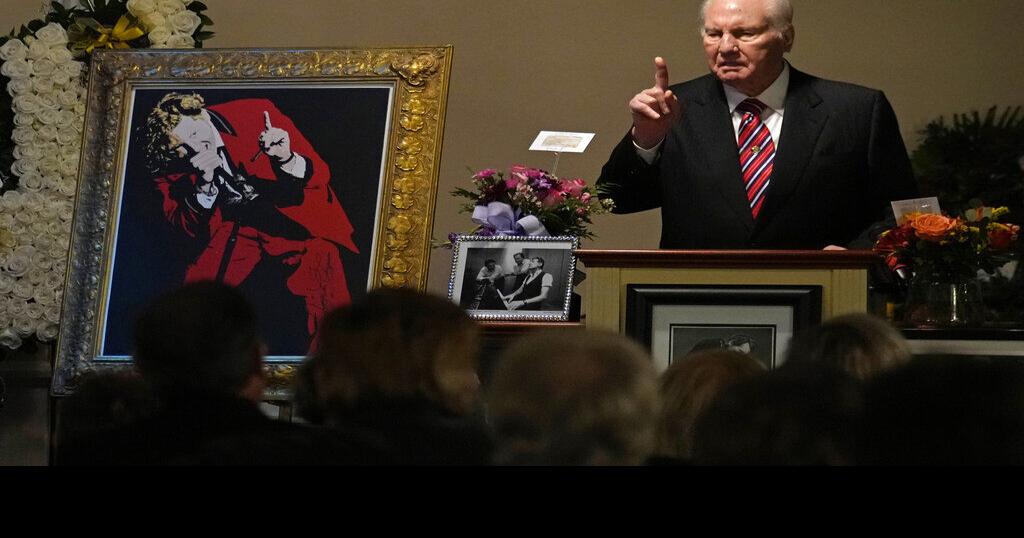 Jerry Lee Lewis' family and fans bid adieu to The Killer ...