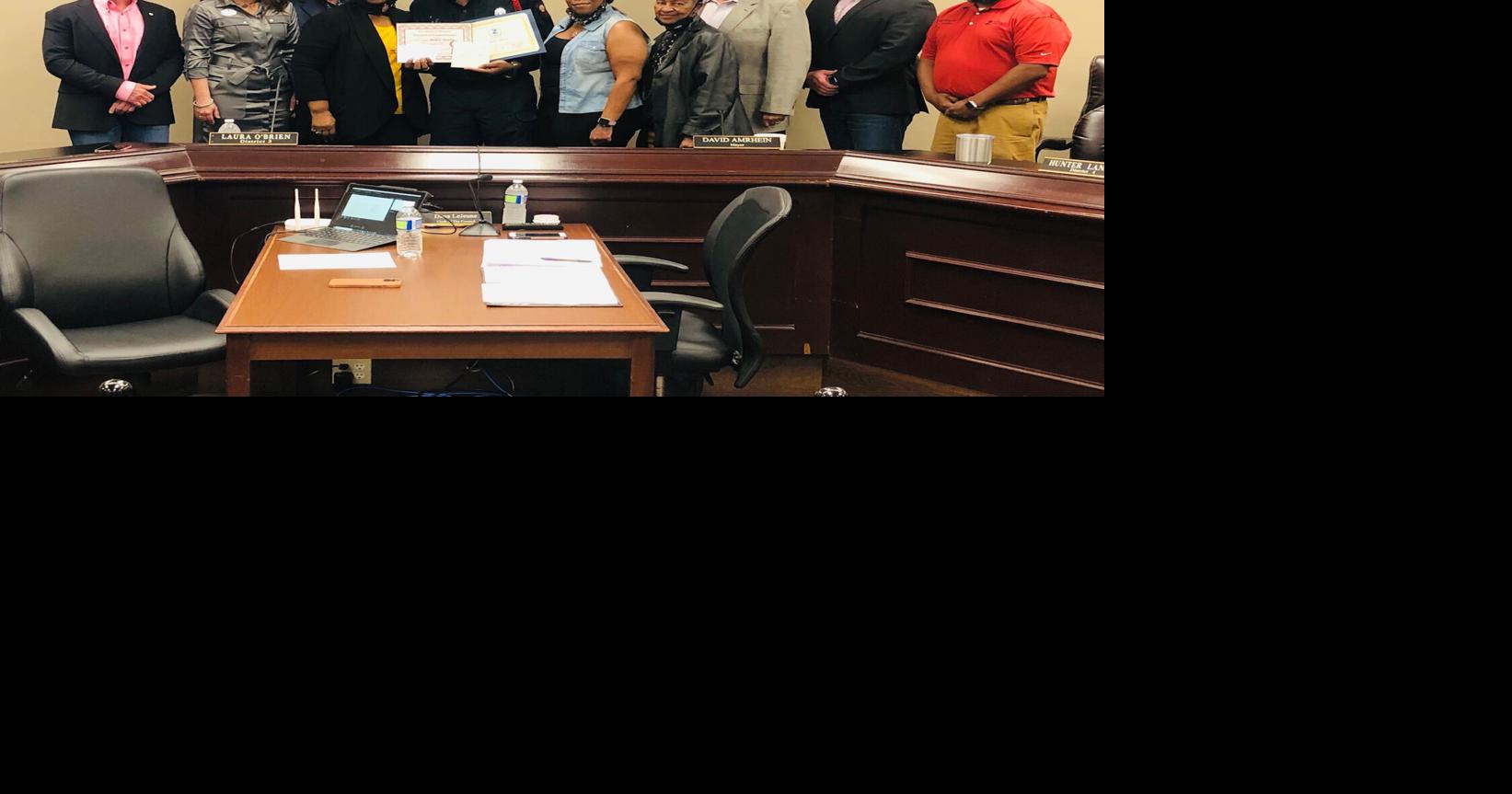 Zacahry resident honored by City Council and mayor for rescuing another ...